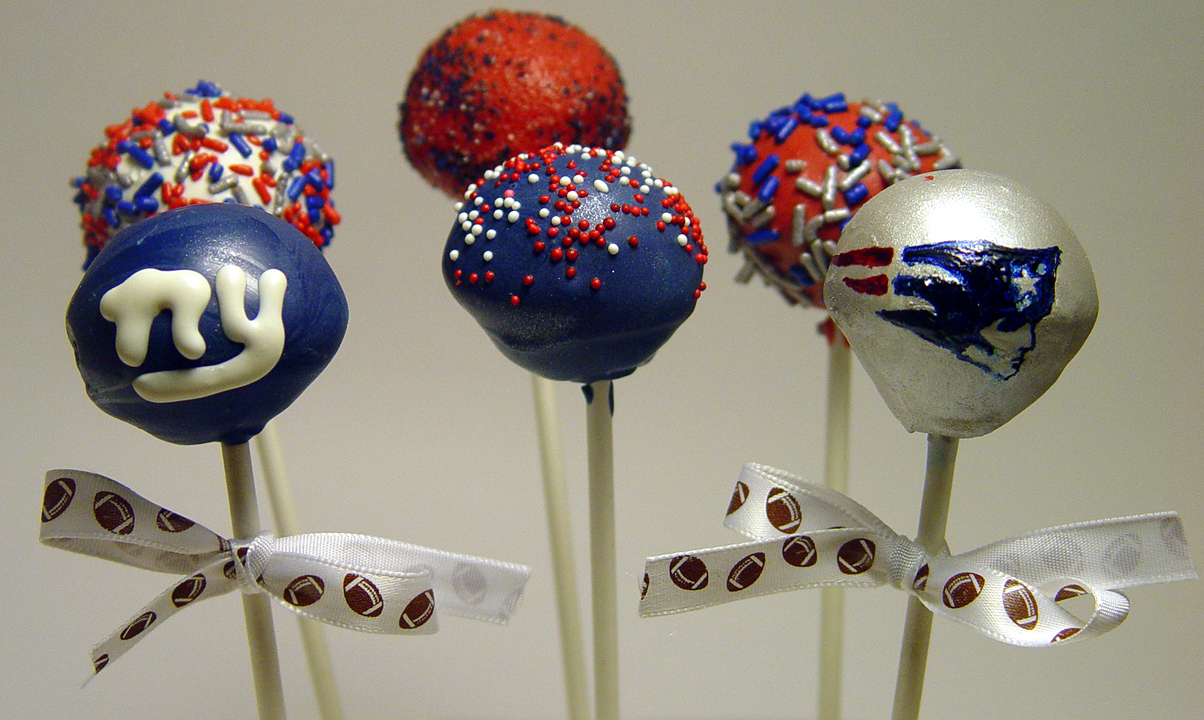 One Dozen (12) Football Themed Cake Pops on Luulla